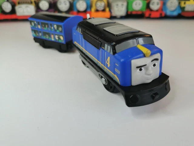 THOMAS AND FRIENDS Motorised Trackmaster Train GUSTAVO WITH CARRIAGE £ ...