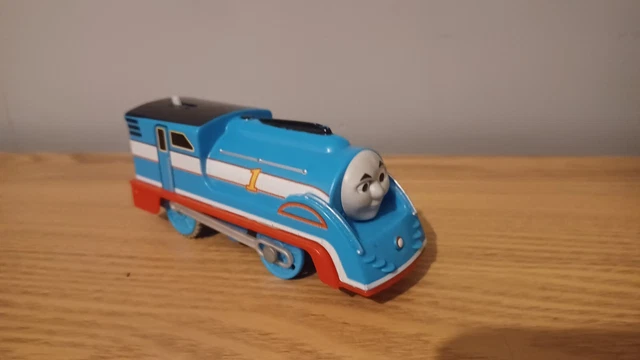 THOMAS TRACKMASTER STREAMLINE Thomas train (battery operated). New ...