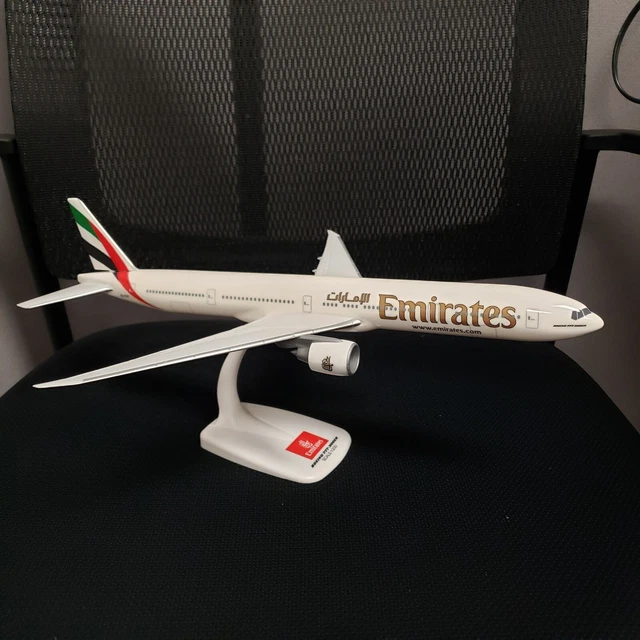 EMIRATES BOEING 777-300ER Emirates Model - 1:200 Scale EUR 13,42 ...