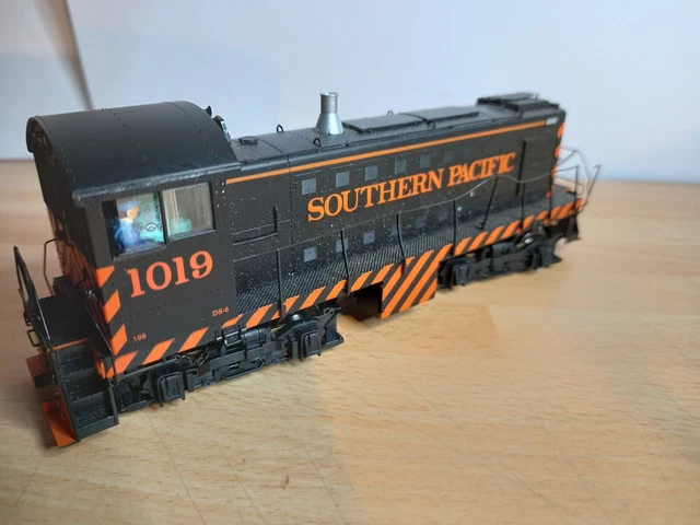LIFE LIKE HO Southern Pacific Switcher #1019 None Runner Needs A ...