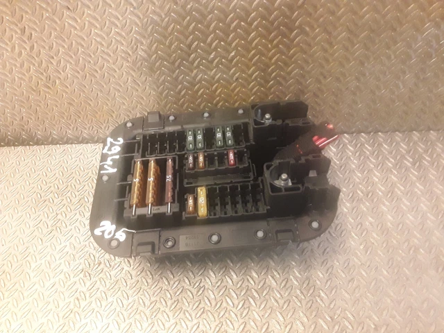 MERCEDES-BENZ W205 C 200 Fusible Boite 2225403150 2.0 Essence 135kw EUR ...