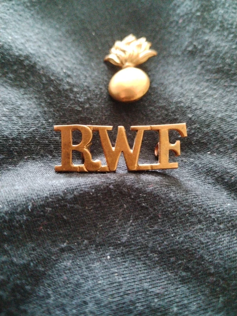ROYAL WELSH FUSILIERS RWF & Bomb 2 Piece Shoulder Title Badge Westlake ...