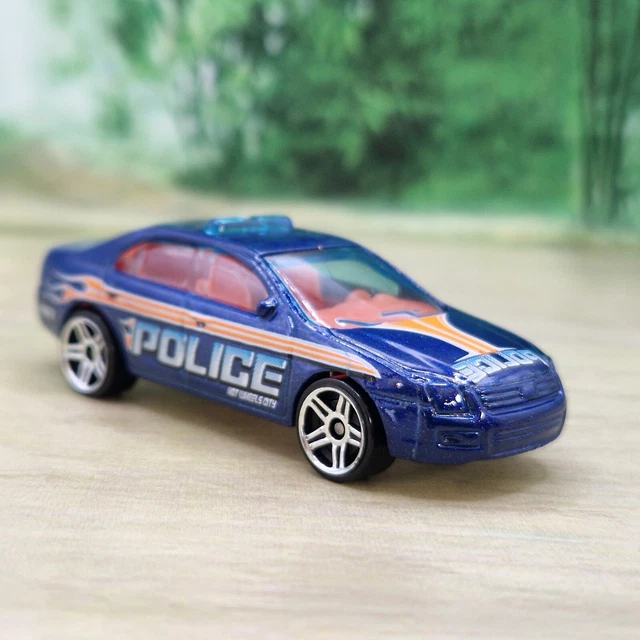 HOT WHEELS FORD Fusion Police Car Diecast Model 1/64 (38) Excellent ...