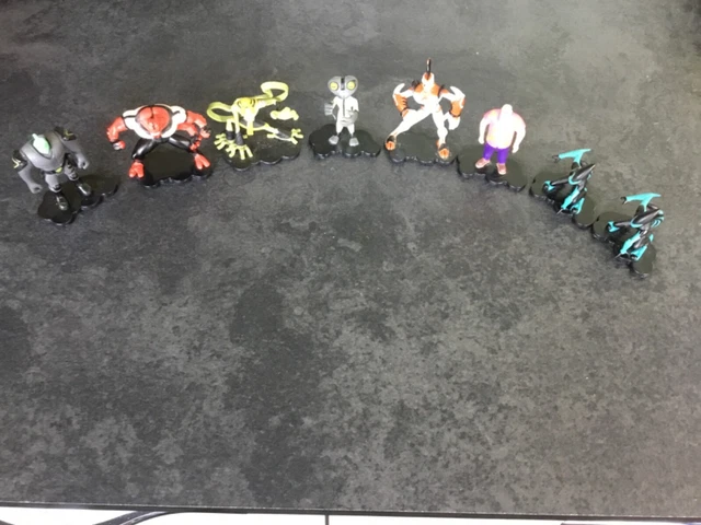 BEN 10 CORINTHIAN various figures on stands 2008/2009 total of 8 ...