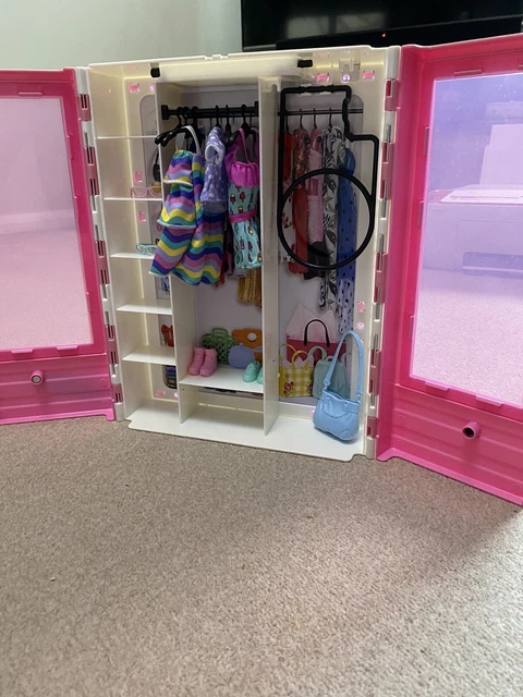 BARBIE FASHIONISTAS ULTIMATE Closet Wardrobe With Barbie Clothes And ...