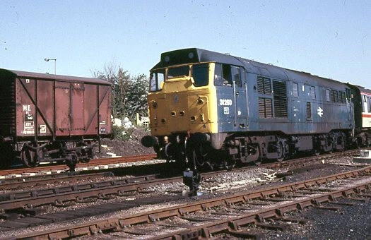 ORIGINAL COLOUR SLIDE of 31260 BR class 31 diesel loco £2.25 - PicClick UK