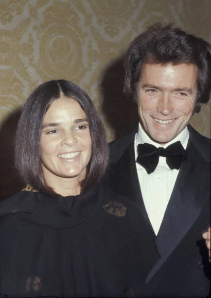 ALI MACGRAW AND Clint Eastwood at 1971 Theater Owners Awards - 1971 Old ...