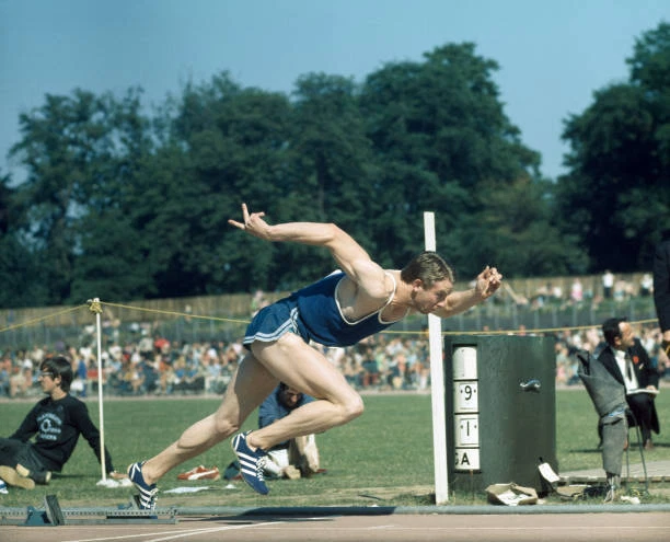 BRITISH ATHLETE DAVID Jenkins starting a 400 metres race at Cryst - Old ...