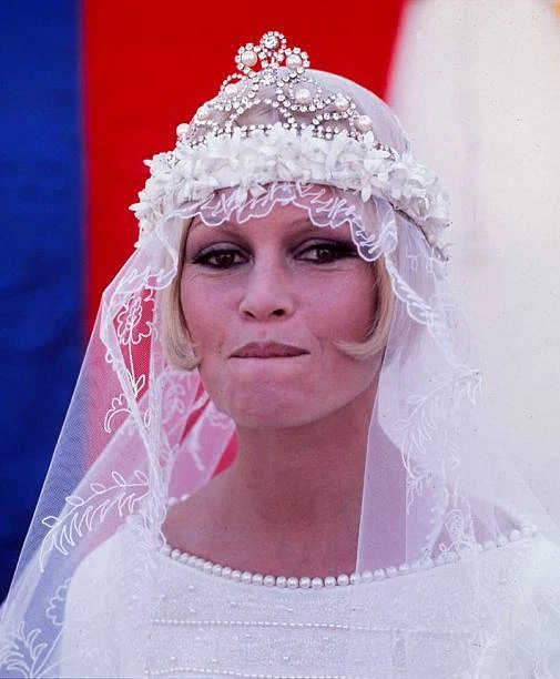 BRIGITTE BARDOT DURING the filming of the movie Boulevard du r- 1977 ...