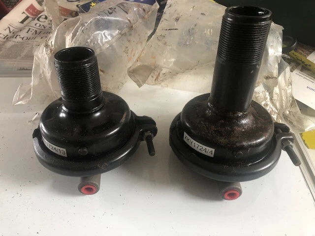 PAIR OF TYPE 9 tube mounted air brake chambers New Old stock XKY1724/4 ...