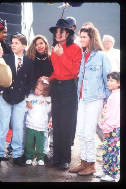 ENTERTAINER MICHAEL JACKSON stands with fans February 10 1992 i .. Old ...