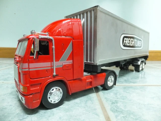 FREIGHTLINER FLB COE, Cabover Tractor Trailer Truck, Van Trailer 1:32 ...