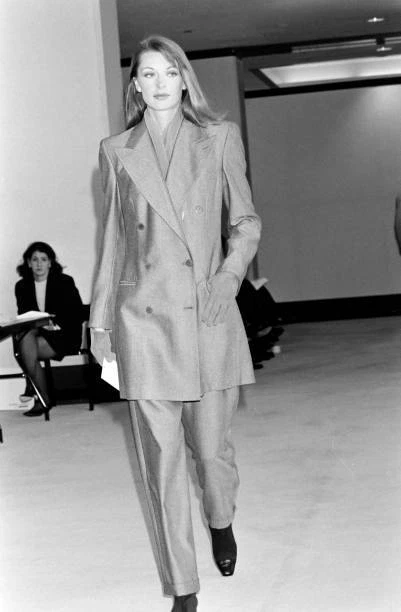 LUDMILA ISAEVA MALAHOVA model in a Giorgio Armani fashion show 1993 Old ...