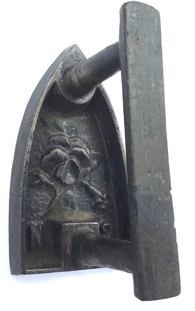 ANCIEN FER A REPASSER ROSE MINIATURE N°2 PRESSING IRON FERRO STIRO ...