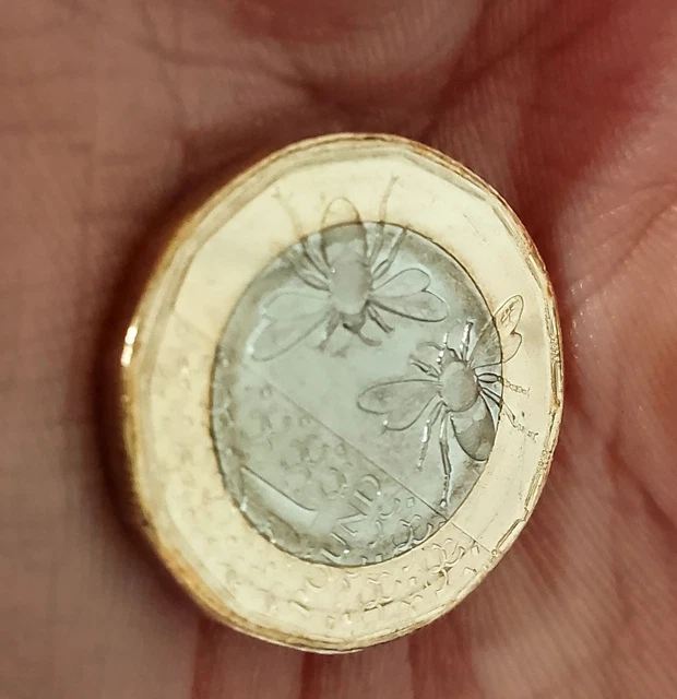 RARE 2025 KING Charles Bees £1 One Pound Coin Bold Inner Circle ...