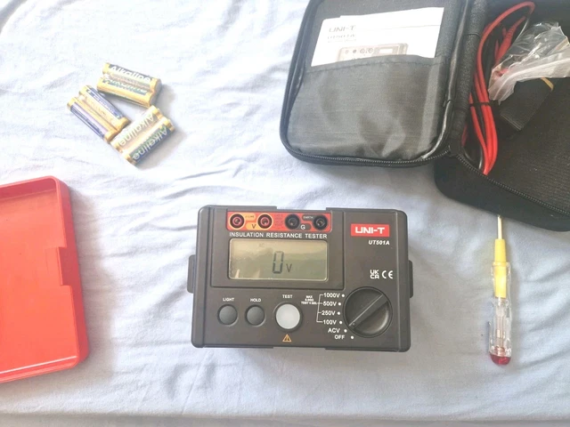 UNI-T UT500 INSULATION Resistance Tester Digital Megohmmeter BOXED ...
