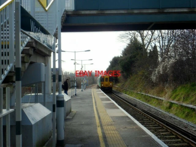 PHOTO CLASS 455 455850 Approaching Woodmansterne Railway Station 2013 ...