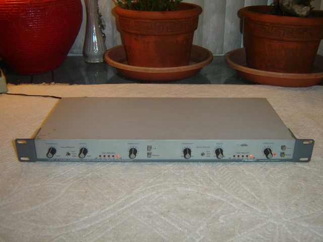 PEAVEY CDS 2, Dual Channel Compressor Limiter De-Esser, Vintage Rack £ ...
