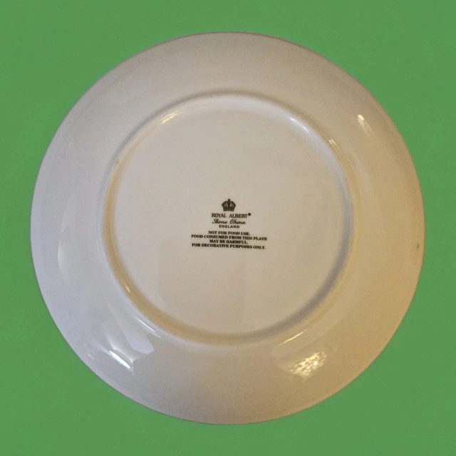 ROYAL ALBERT OLD Country Roses CHRISTMAS MAGIC SURPRISE Wall Plate 8 ...