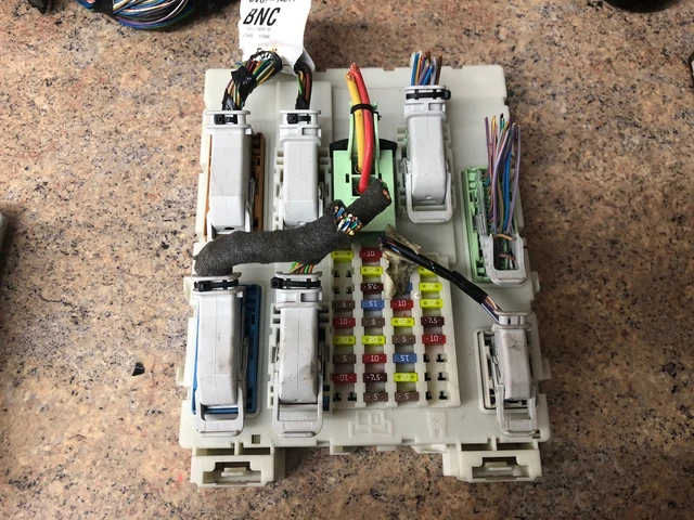FORD FOCUS MK3 BCM Body Control Module Fuse Box BV6N-14A073-FT ...