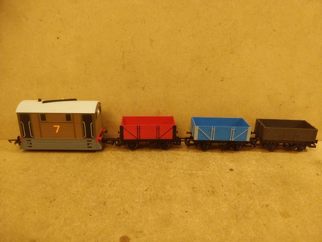 HORNBY R9046 - OO Gauge - Thomas The Tank Engine & Friends - "Toby & 3 ...
