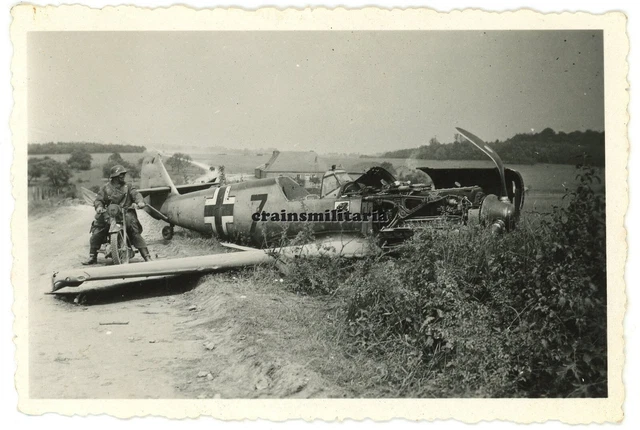 ORIG. FOTO MESSERSCHMITT Bf 109 Flugzeug Wrack m. JG54 Wappen in ...