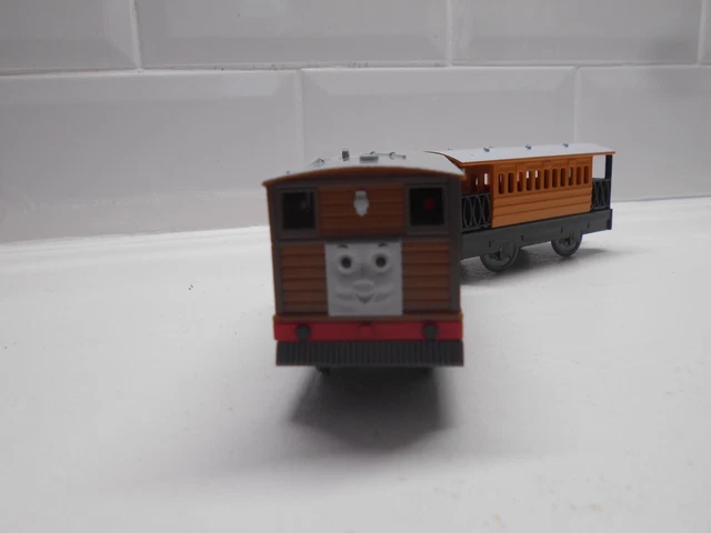 TOMY TRACKMASTER THOMAS the tank engine battery train .toby and ...