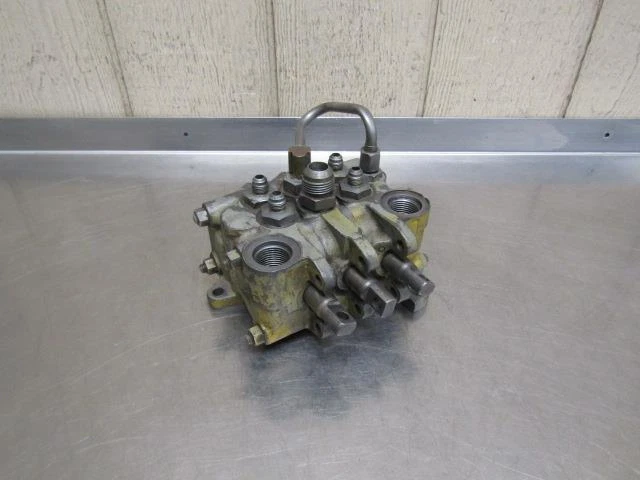 VICKERS DL21042 HYDRAULIC Directional Control Valve 3 Spool 147582 162 ...