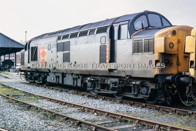 ORIGINAL RAILWAY SLIDE: Class 37 Diesel 37055 at Norwich 1989 D-789 £2. ...