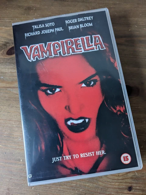VAMPIRELLA BIG BOX VHS Video 1996 Warner Home Video Roger Daltrey VG £ ...