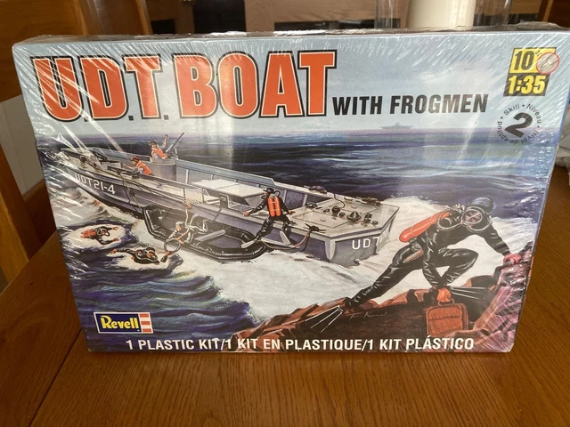 REVELL U.D.T. BOAT with Frogmen 1/35 Scale Model Kit 85-0313 £21.48 ...