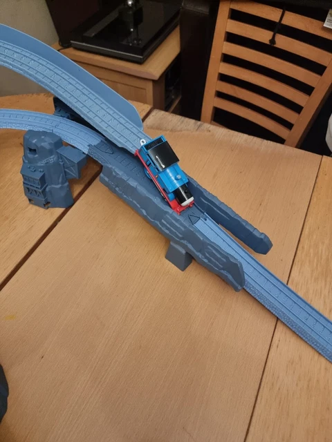 THOMAS & FRIENDS Trackmaster Motorised Thomas Daring Drop Railway Set £ ...