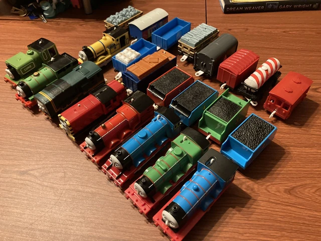 TOMY TRACKMASTER THOMAS The Tank Engine Trains Bundle Carriages Set 19 ...