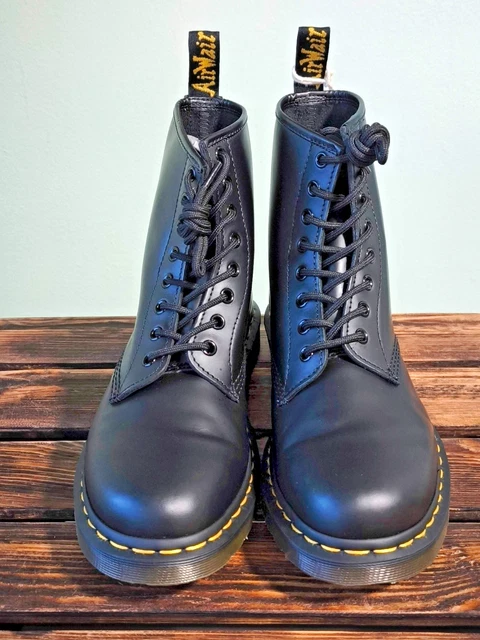 DR MARTENS THE Original 1460 black boots 8 eyelets size UK 9 (124) £125 ...