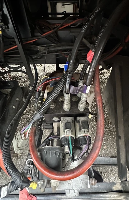 LIPPERT LEVELING SYSTEM Hydraulic Pump Motor Off 2010 Thor Serrano RV ...