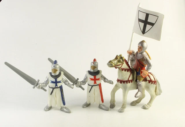 CRUSADER == KNIGHT with Sword Flag and Horse 4 Figures Bully Bullyland ...