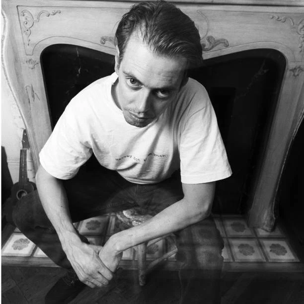 STEVE BUSCEMI POSES at his home for a August 1995 portrait in Broo ...
