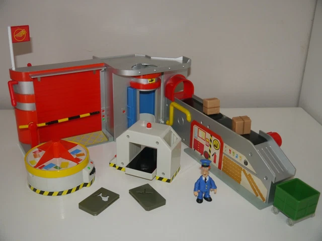POSTMAN PAT BUNDLE Deluxe Sorting Office Conveyor Belt X-Ray Pat Extras ...