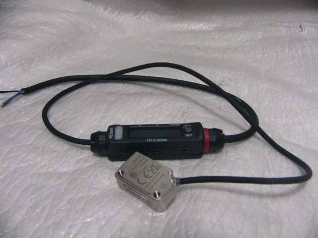 KEYENCE LR-X100 CMOS laser sensor with integrated amplifier EUR 147,96 ...