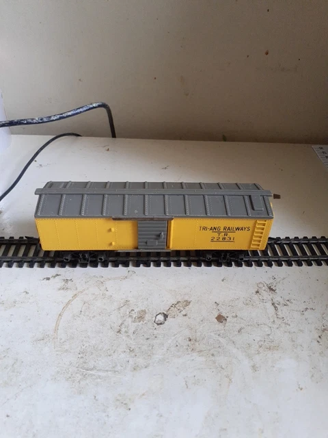 TRIANG OO GAUGE Continental Box Car Yellow TR 22831 Model R114 Caboose ...
