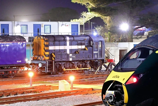 CLASS 08 NO 08645 with flag at long rock night shot £1.20 - PicClick UK