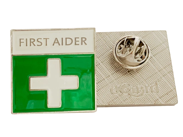 FIRST AID / Aider Badge Metal Enamel Green Locking Pin Medical First ...