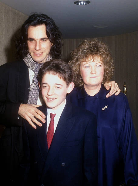 DANIEL DAY LEWIS and Brenda Fricker and Hugh O'Conor .. Old Photo $8.50 ...