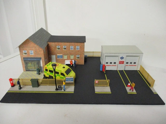 MODEL RAILWAY DIORAMA of Scratch Built Hospital 00 Gauge £24.99 ...