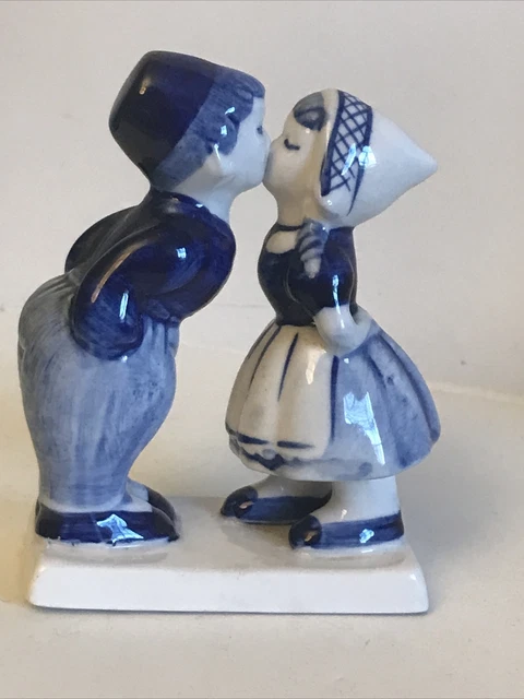 DELFT BLUE DUTCH Boy & Girl Kissing Figurine Holland Hand Painted 5 ...