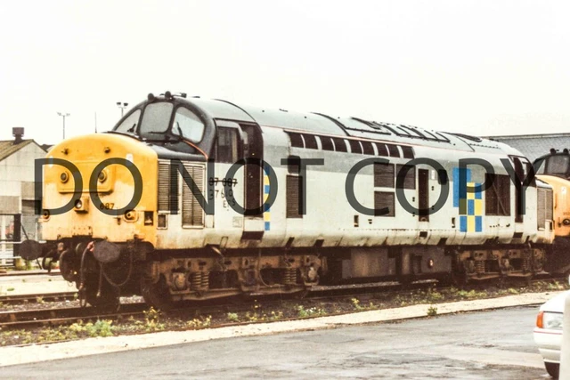 UK DIESEL TRAIN Railway Photograph Of Class 37 37687. Loco. Rm37-1664 £ ...