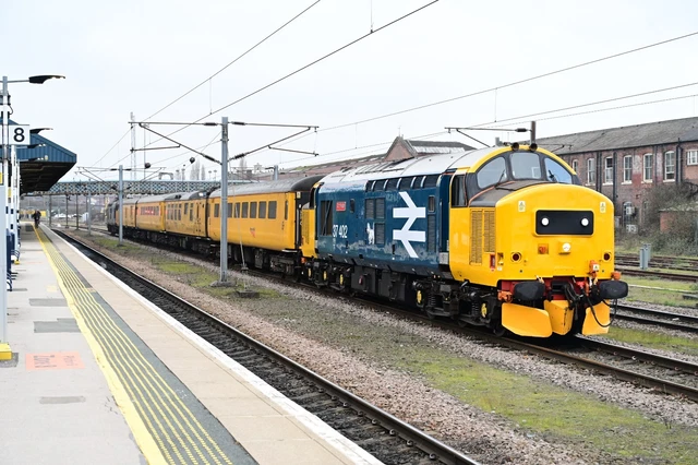 CLASS 37 NO 37402 tnt 37610 at doncaster £1.20 - PicClick UK