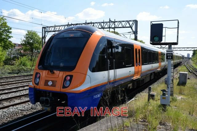 PHOTO CLASS 710/2 Aventra Emu No.710 267 Of London Overground Leaving ...