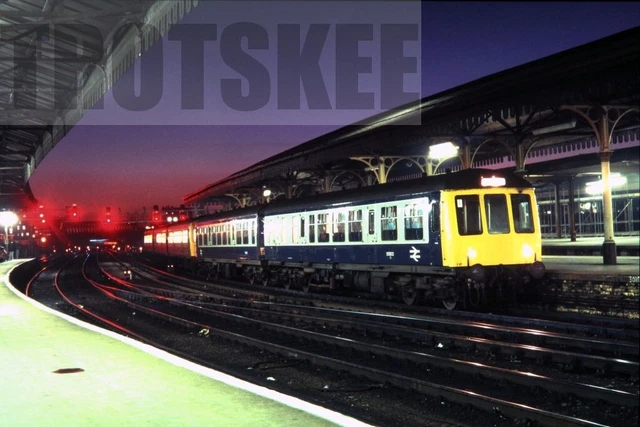 35MM SLIDE BR British Railways DMU Class 108 53622/54202 York 1986 Orig ...