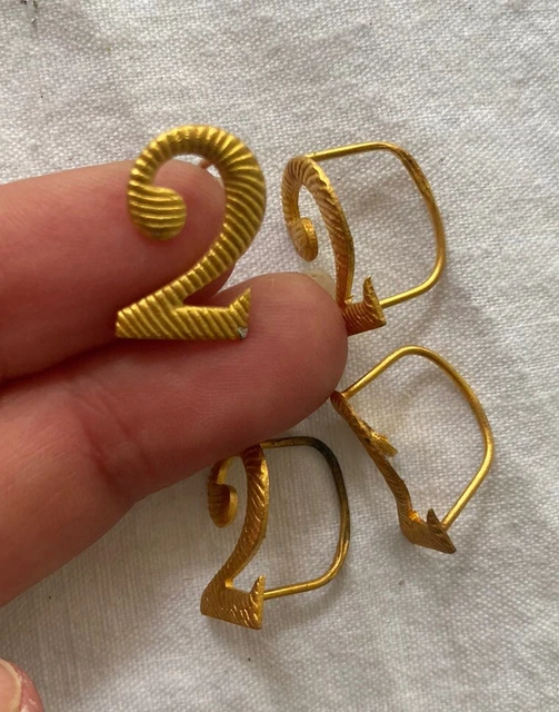 INSIGNES MILITAIRE CHIFFRÉS 2 couleur or Ciselé/5738V1 EUR 12,00 ...